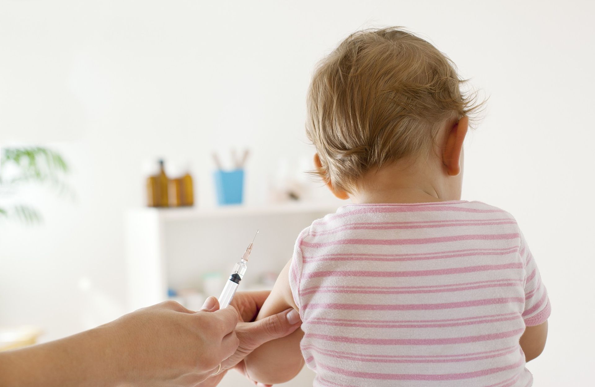 ‘Baby’s vaccineren tegen mazelen bij reis naar risicogebied’ - NRC