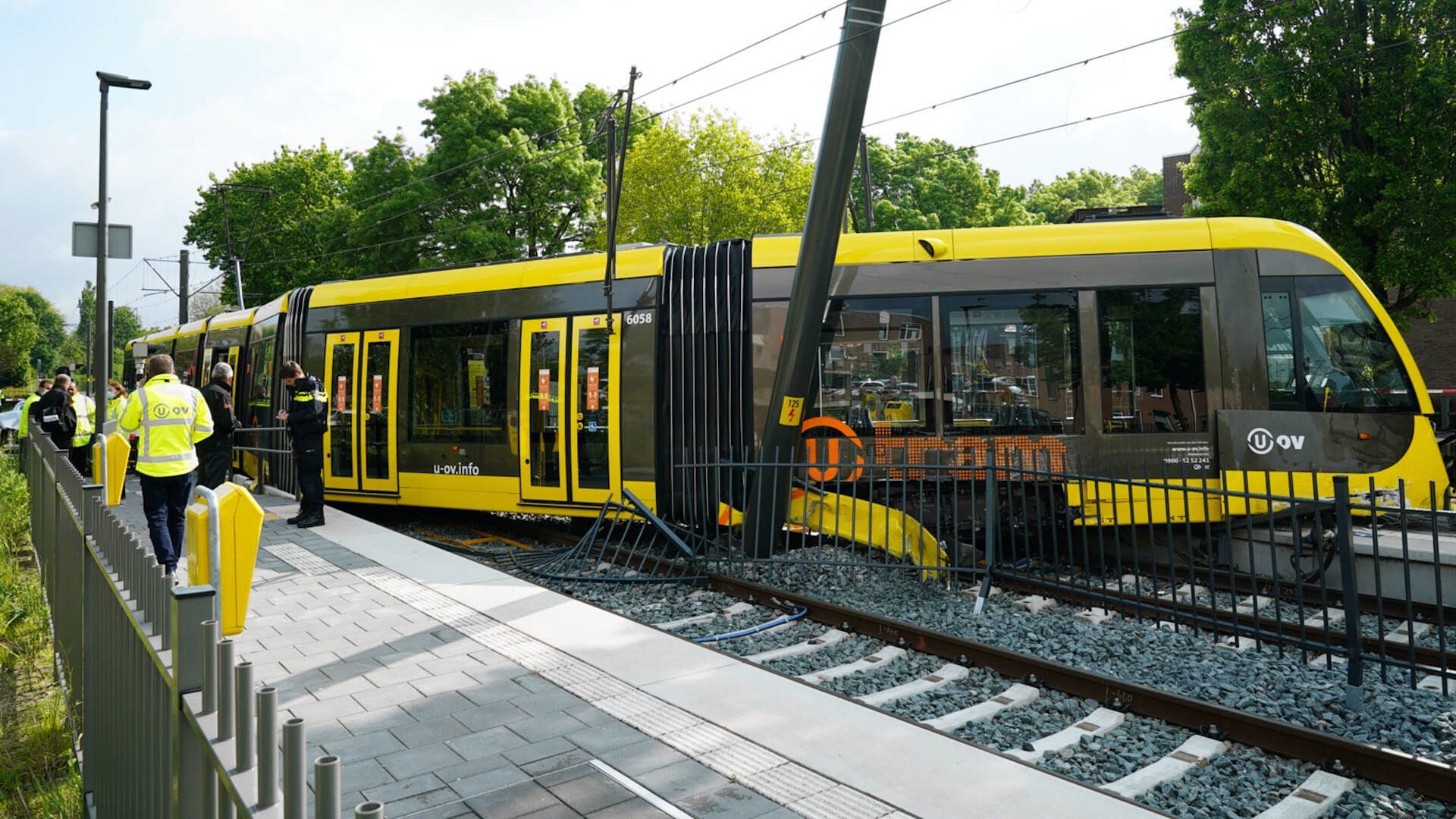 Zes lichtgewonden door ontspoorde sneltram in Nieuwegein - NRC