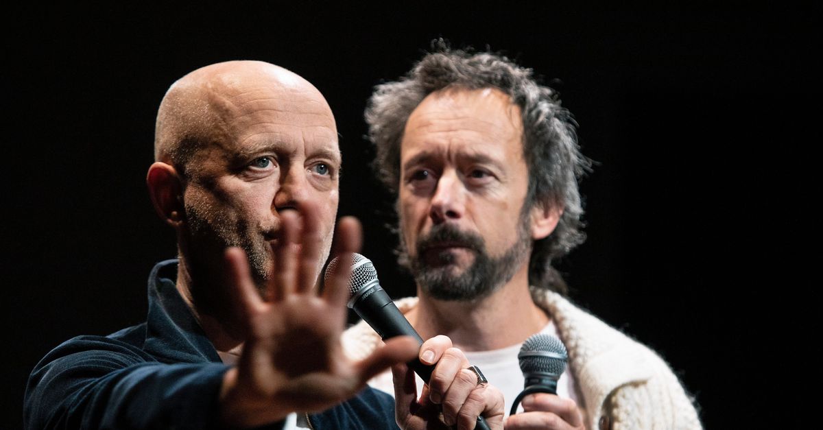 Twee acteurs wagen zich aan stand-up: ‘Het lukt ons niet. En dat is dan ...