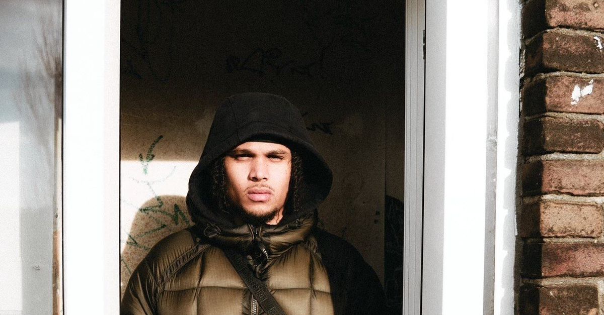 Lusho, Moski en Xeno breken gretig heilige huisjes af in poptempel ...