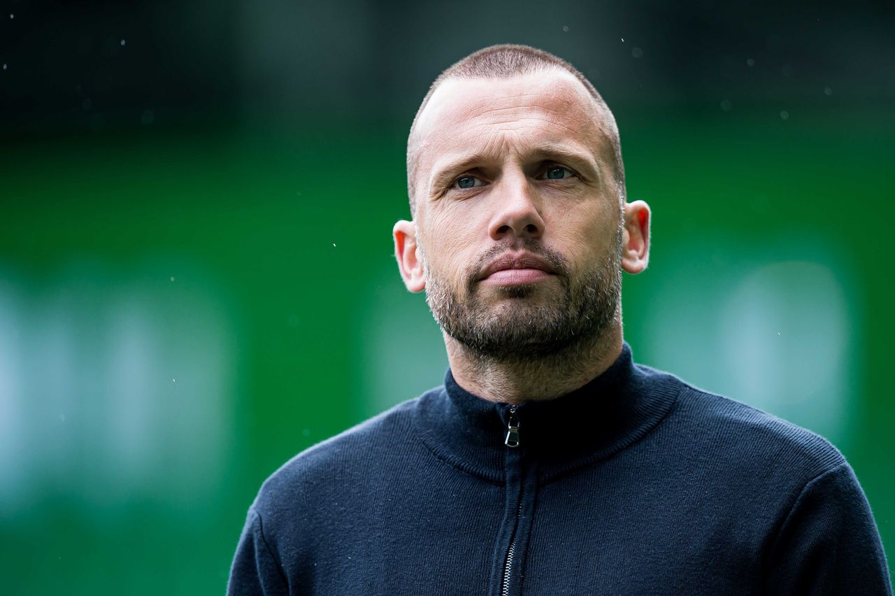 John Heitinga blijft niet aan als trainer van Ajax - NRC