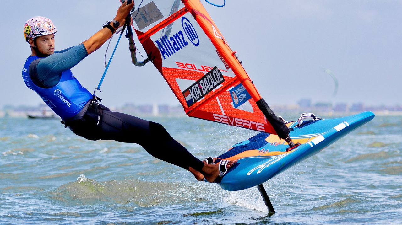 Het ‘alles of niets-moment’ voor olympisch kampioen windsurfen Kiran Badloe - NRC