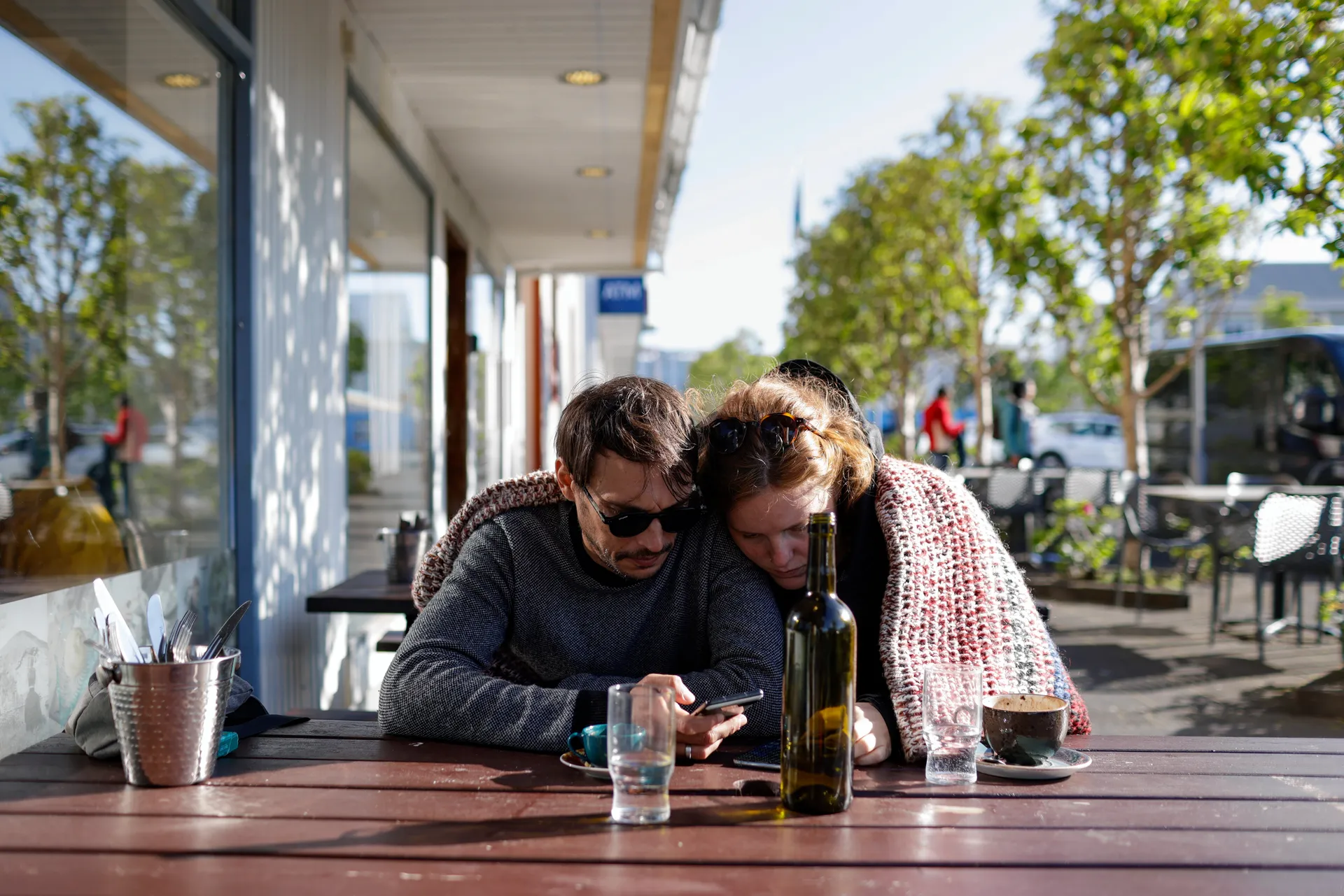 De snelle ferry bracht de wereld dichterbij Heimaey, met toeristen en ...