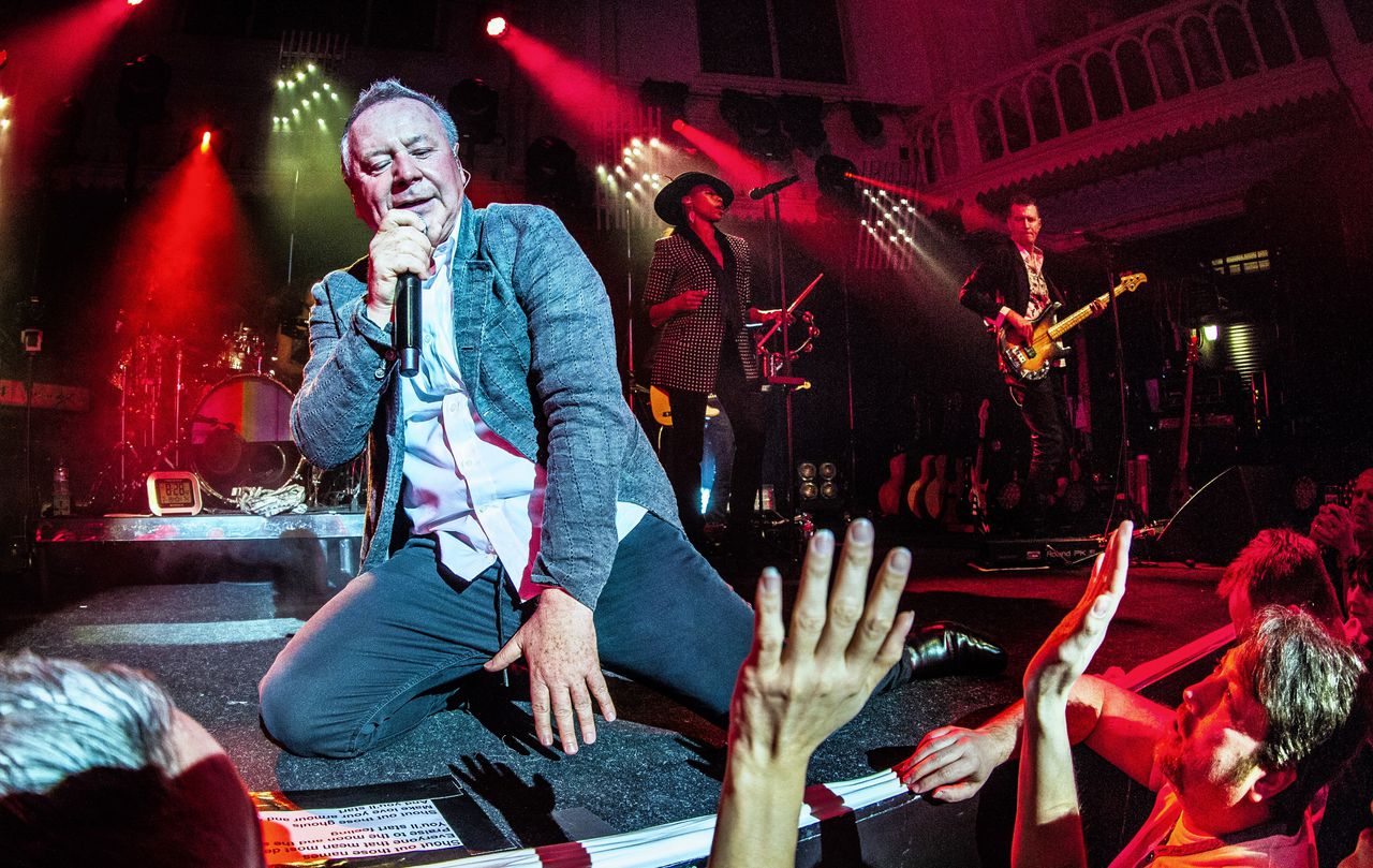 Klassiekers redden onverminderd bombastisch Simple Minds. - NRC