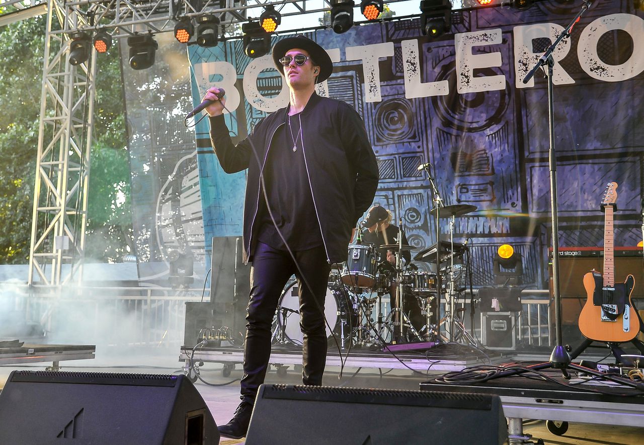 Bob Moses stelt teleur met handgewapper en gitaargeweld - NRC