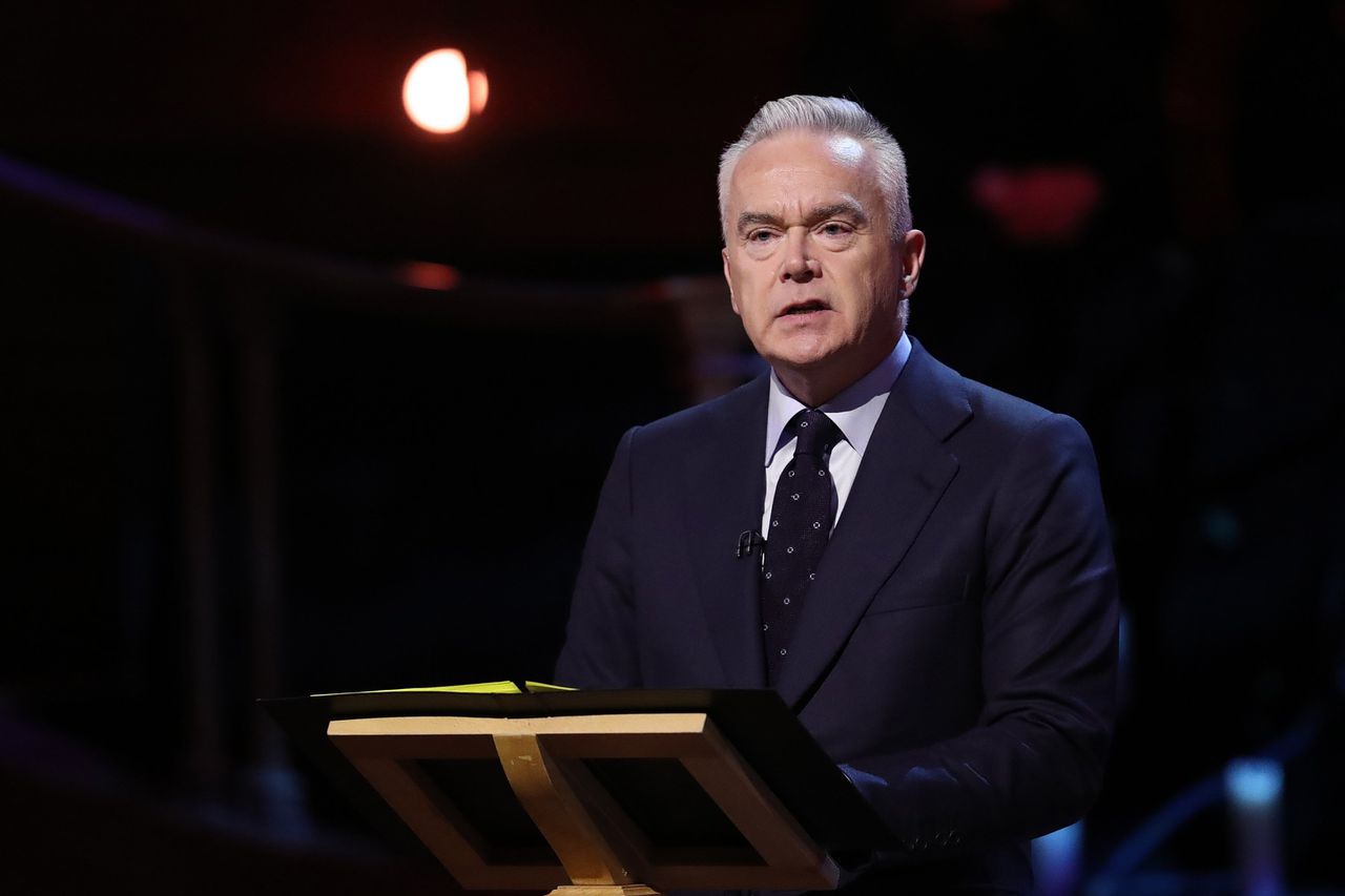 Nieuwslezer Huw Edwards neemt na schandaal ontslag bij BBC om ‘medische ...