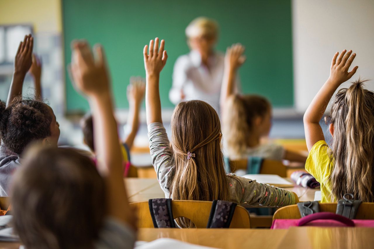 Ministerie van Onderwijs begint proef met bonus voor docenten die meer ...