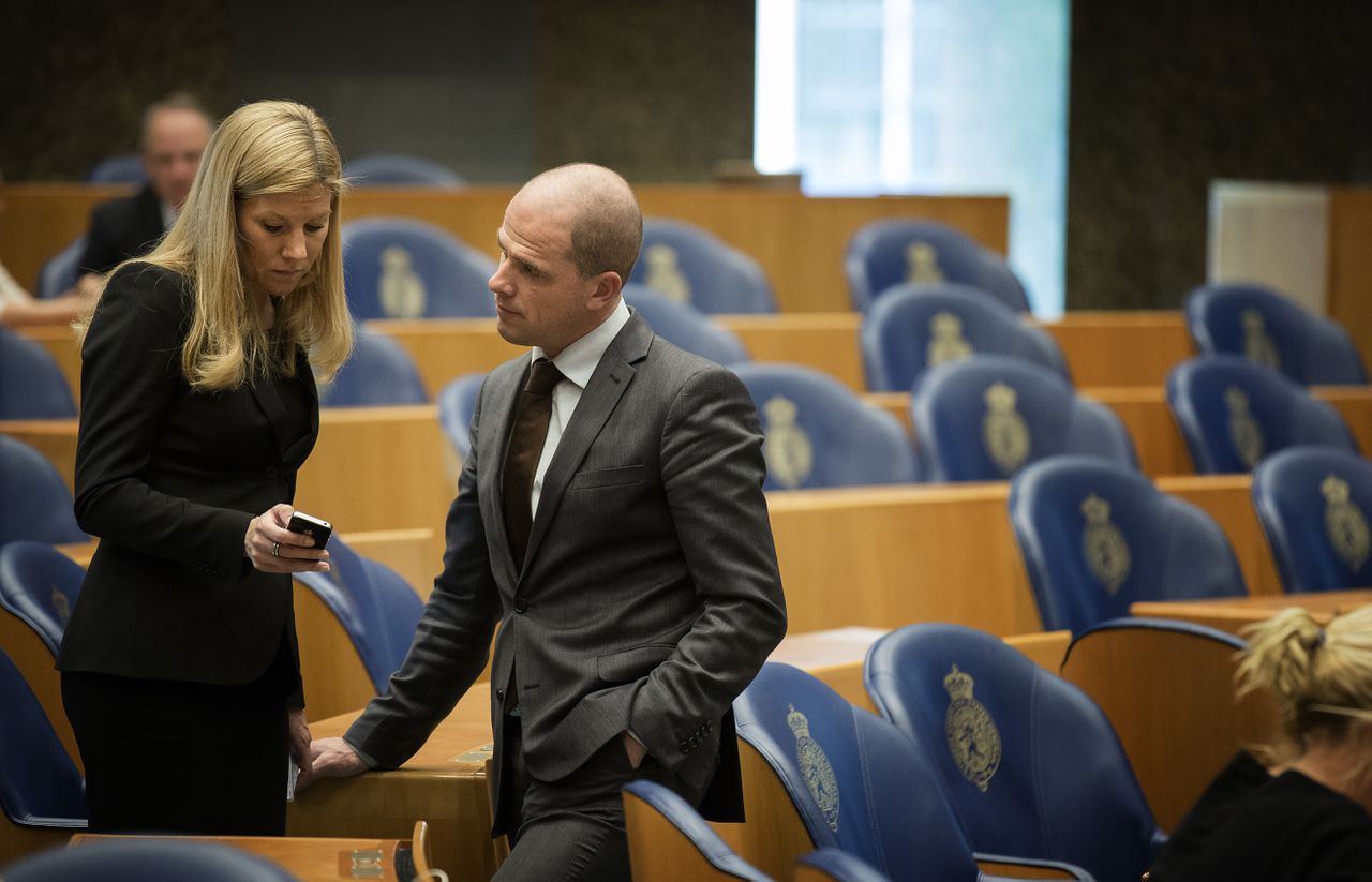 Vertrouwelingen van Samsom vertrekken - NRC