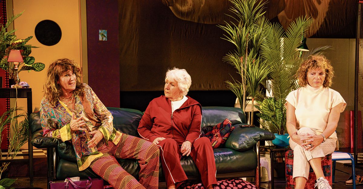 In toneelstuk ‘Fokker Blankers Tol’ vraagt Ef zich af: wat de fuck doen mijn zussen in mijn huis ...