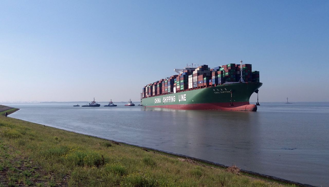 Containerschip vastgelopen op Westerschelde - NRC