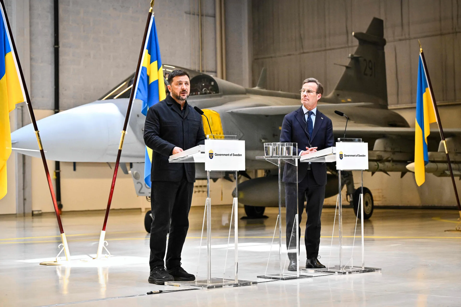 Zweden levert gevechtsvliegtuigen aan Oekraïne die kunnen opstijgen ...