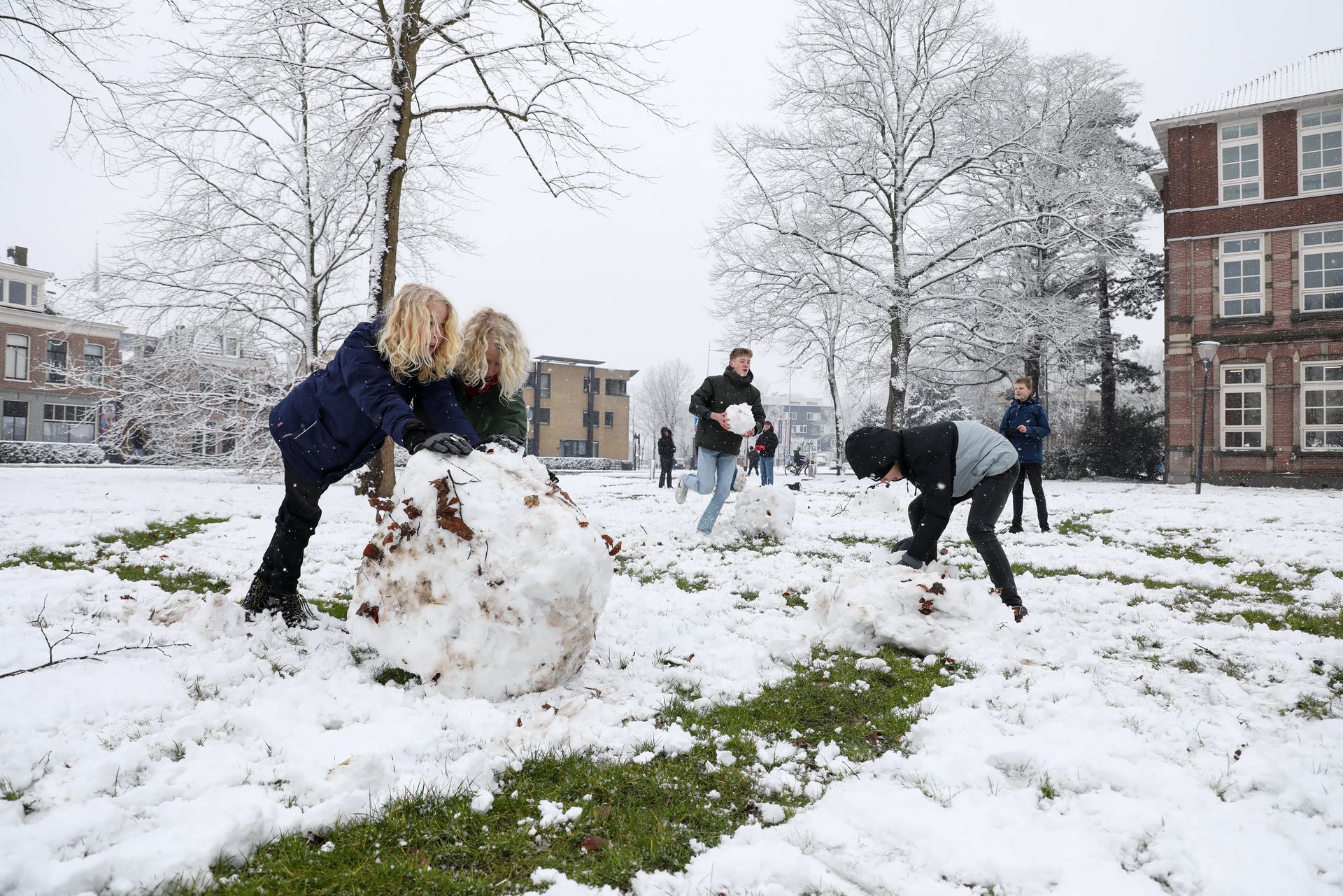 Sneeuw in het noorden van Nederland: code geel - NRC