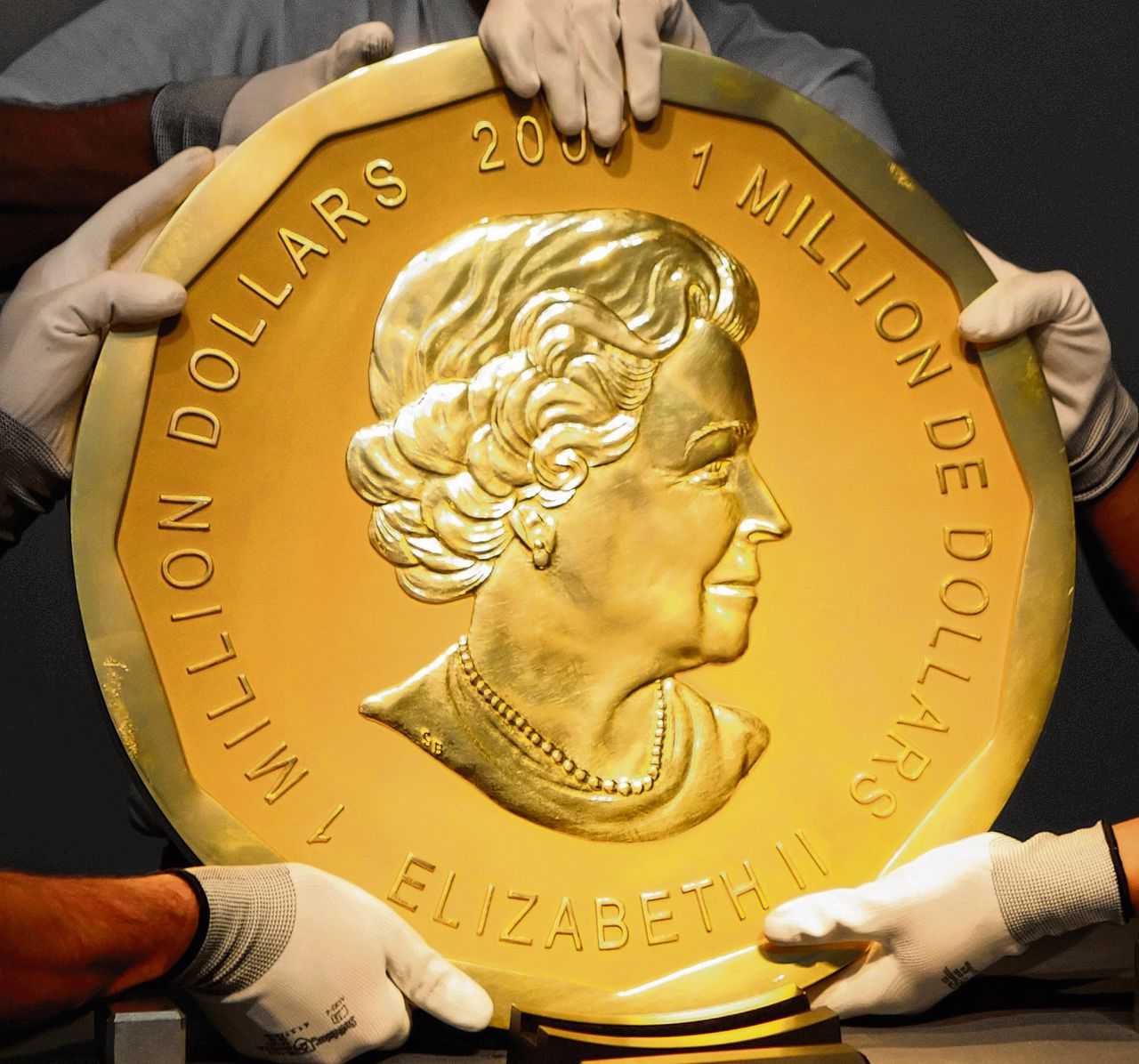 100 kilo zware gouden munt gestolen uit museum in Berlijn - NRC