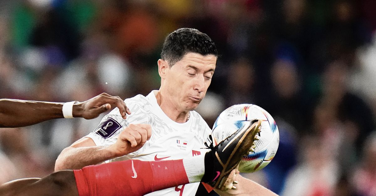 Misplaatste gulheid: premier Morawiecki trekt WK-premie van Poolse ...