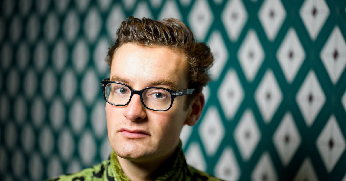 ‘In die warme knuffel kan je je alsnog heel alleen voelen’ - NRC