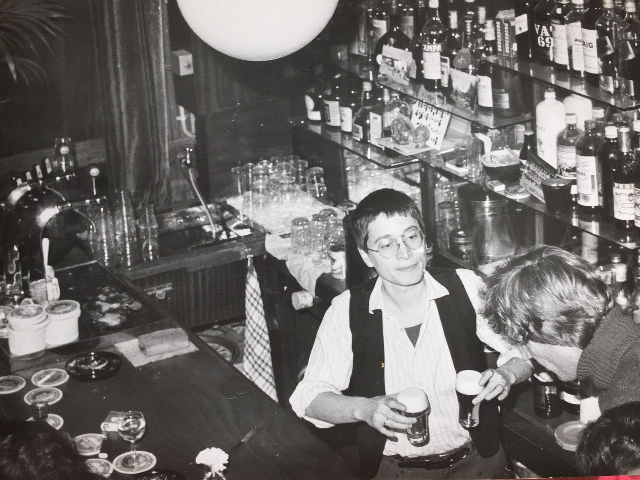 Hanneke Hurkmans (1948-2021) werd spil van de Amsterdamse vrouwenscene ...